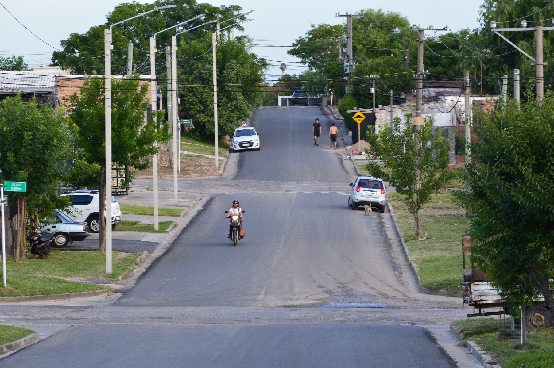 Nueva pavimentación, iluminación y señalización vial en calle Alejandro ...