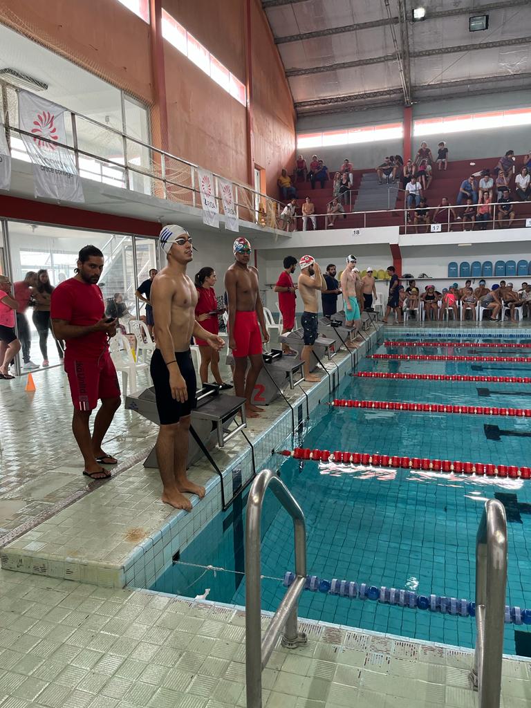 Más de 100 jóvenes en encuentro de Natación | IDF