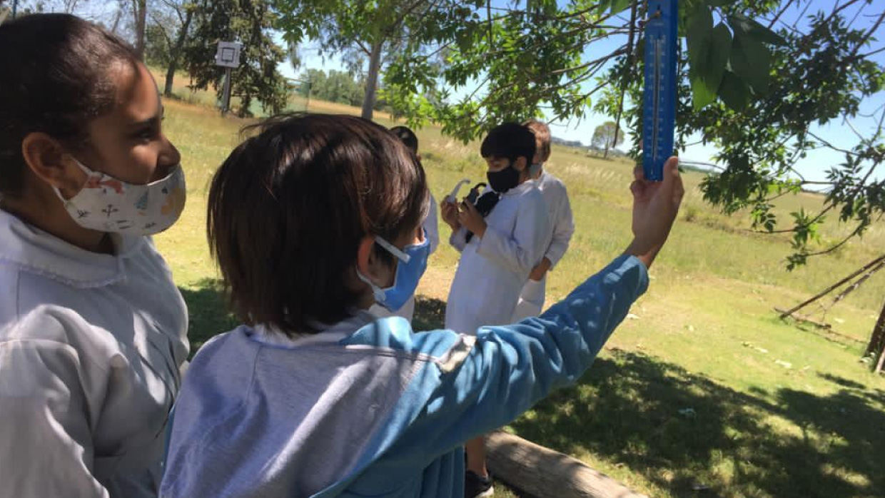 Programa GLOBE: docentes y niños observaron y midieron variables el día ...