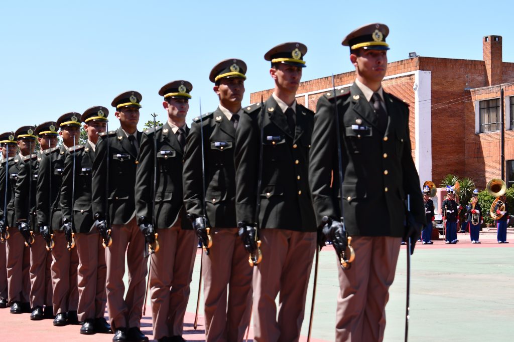 Clausuras de cursos en escuelas de formación militar | Ministerio de ...