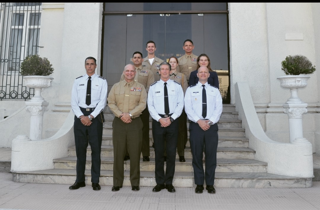 Teniente General David G. Bellon junto a su comitiva | Ministerio de ...