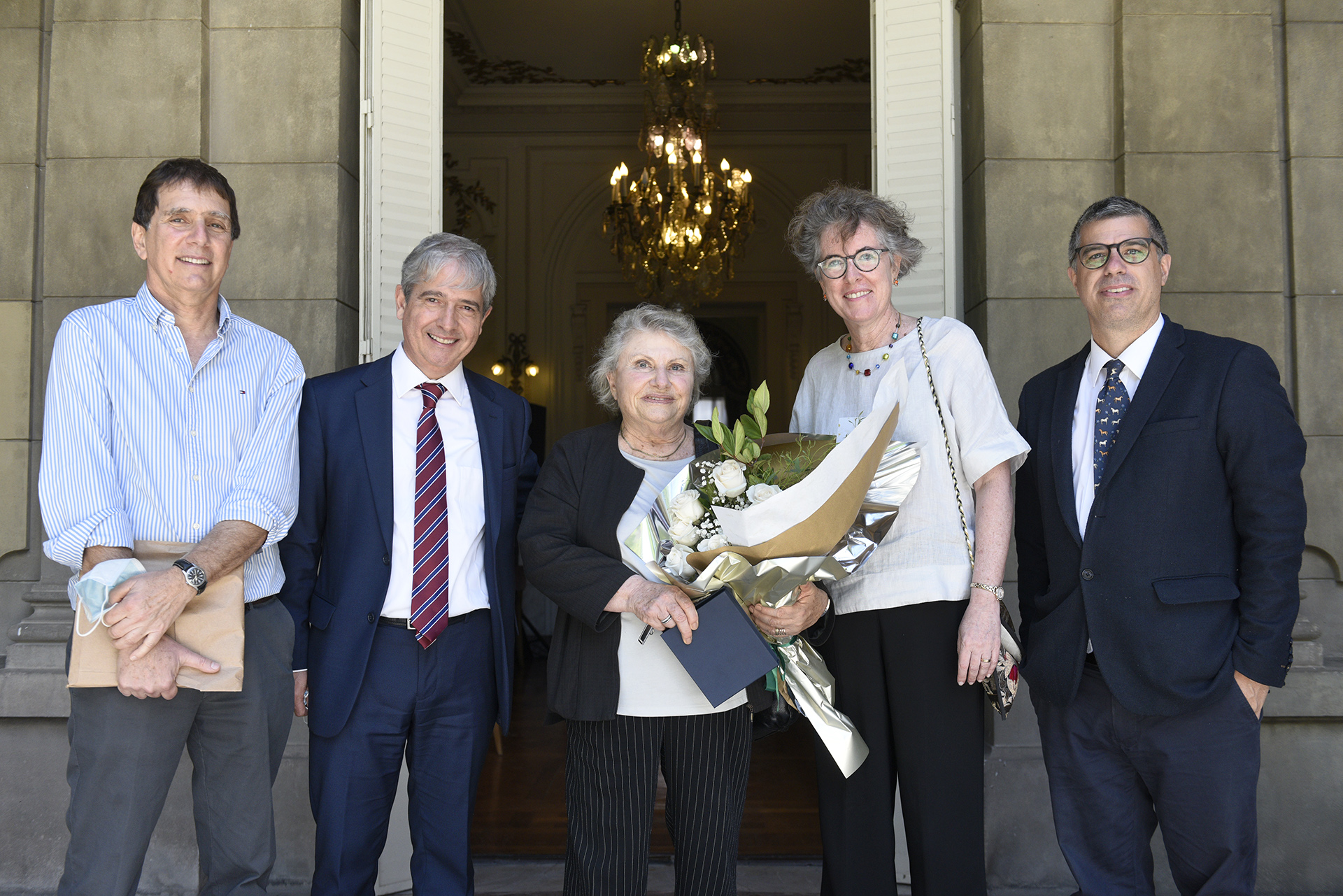 Lisa Block de Behar, Beatriz Massons y Clara Ost recibieron la Medalla ...