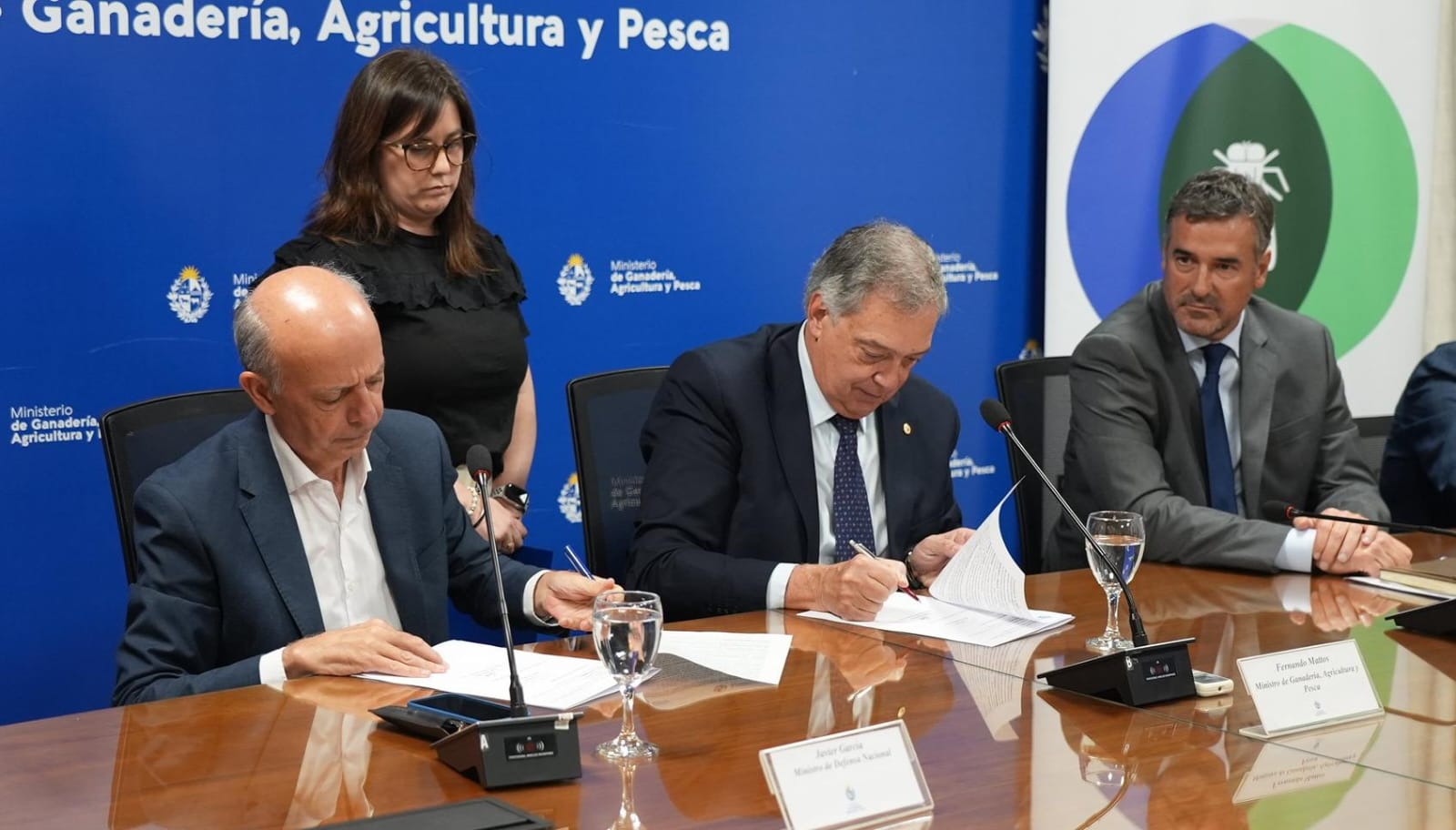 Firma de convenio entre MGAP y MDN en avance del Programa Mosca de la ...