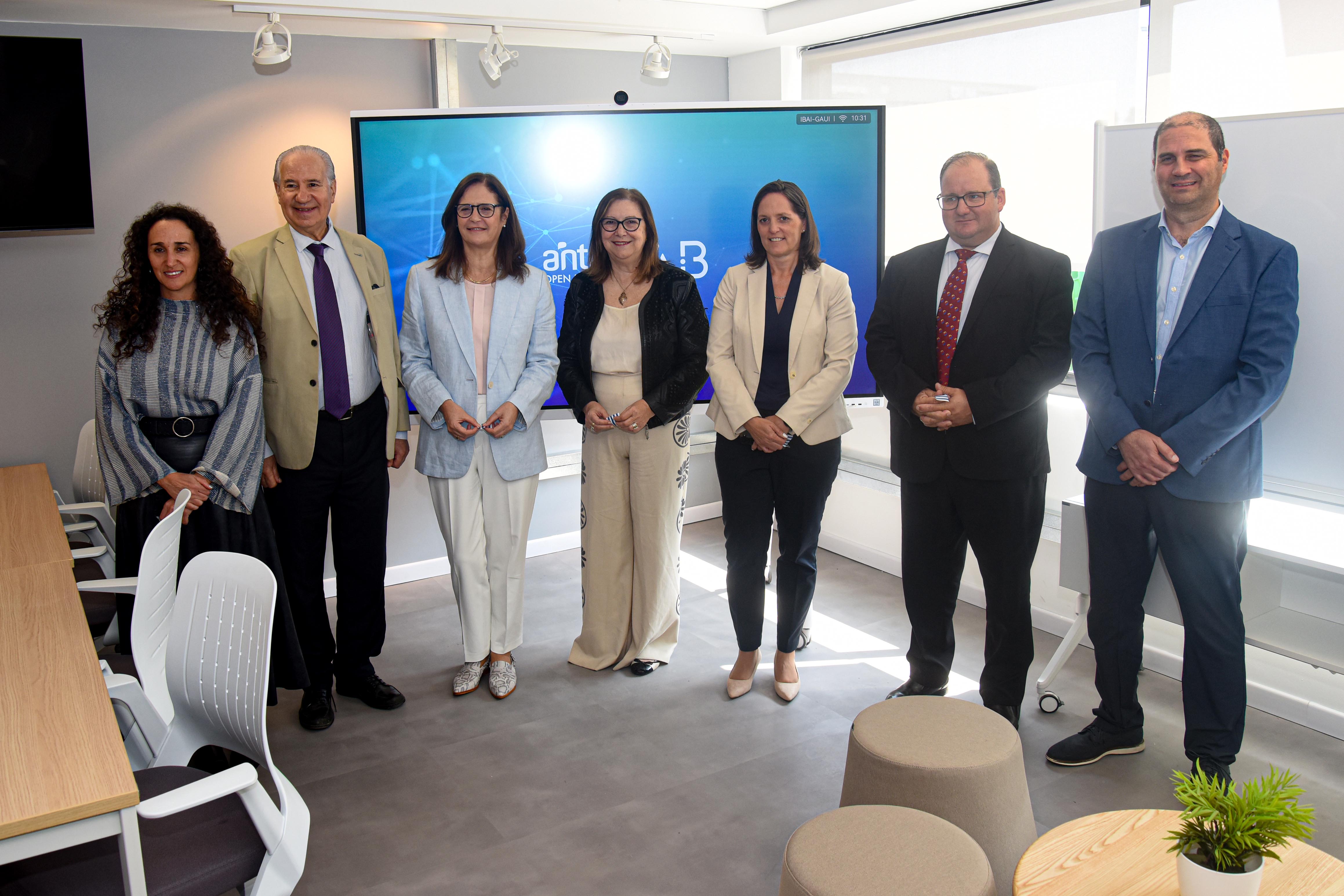La ministra Facio destacó importancia del Antel Open Digital Lab para ...