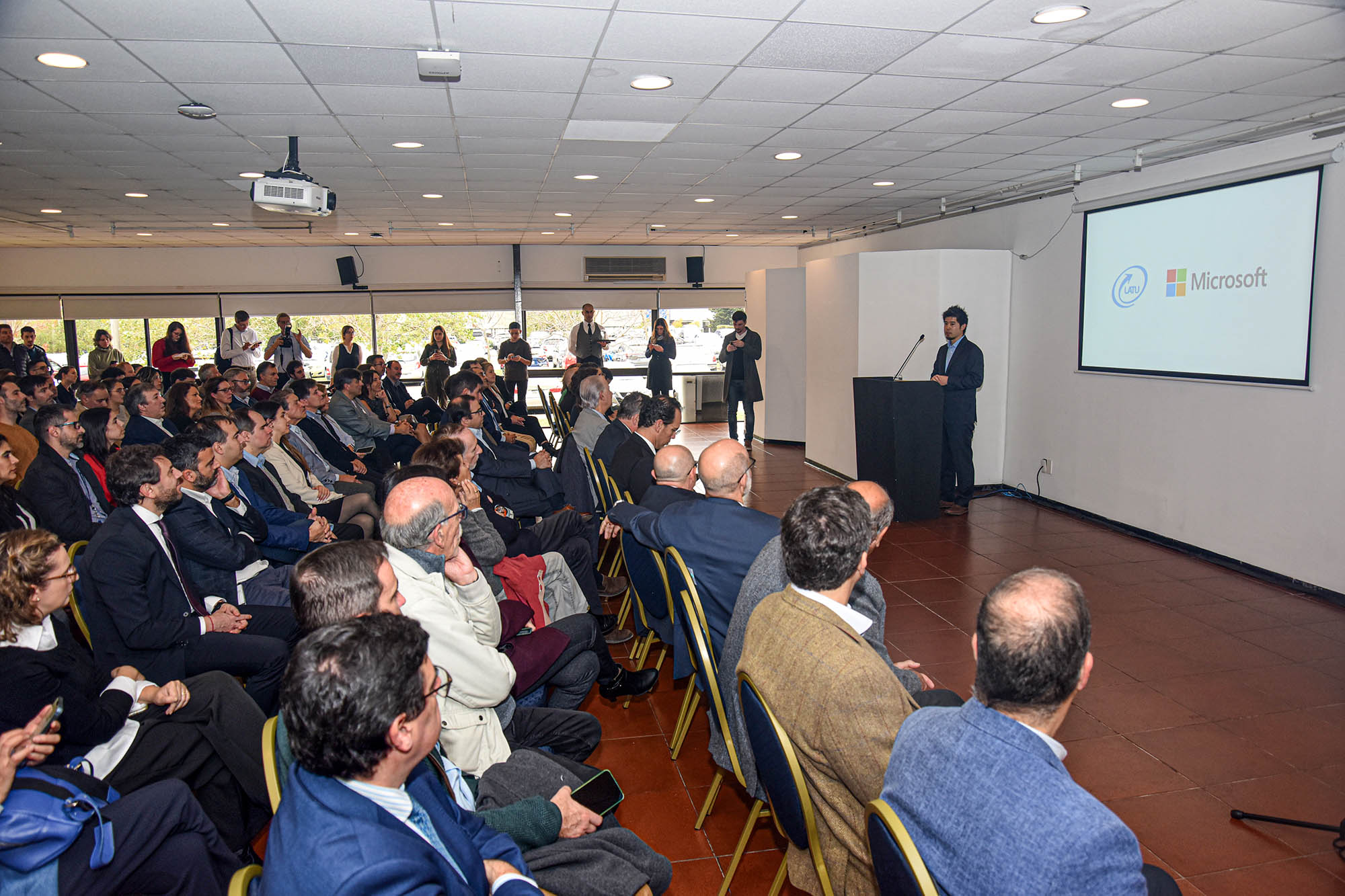 Microsoft inauguró laboratorio de inteligencia artificial en el LATU ...