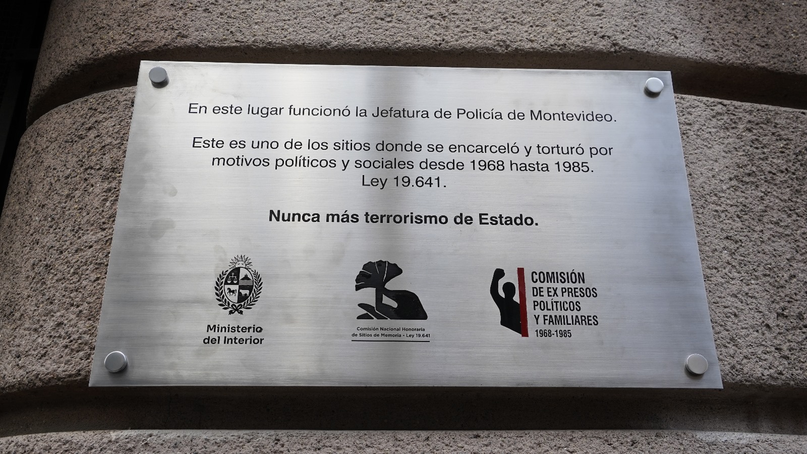 Colocación de Placa de la Memoria en la ex Jefatura de Policía y Cárcel ...