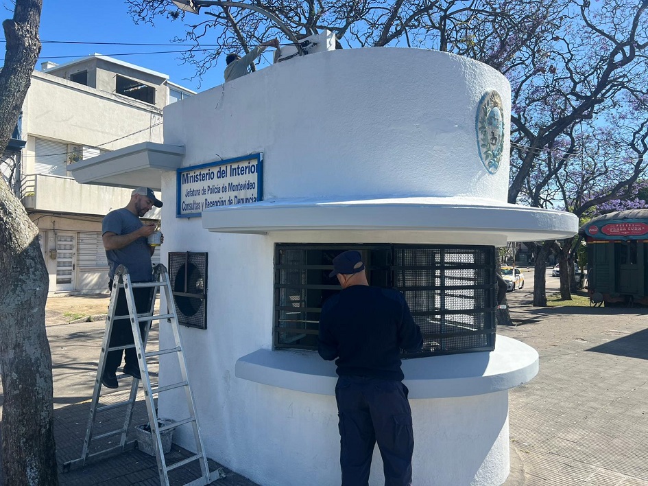 Inauguración de la remodelación de la garita policial en Plaza Cuba ...