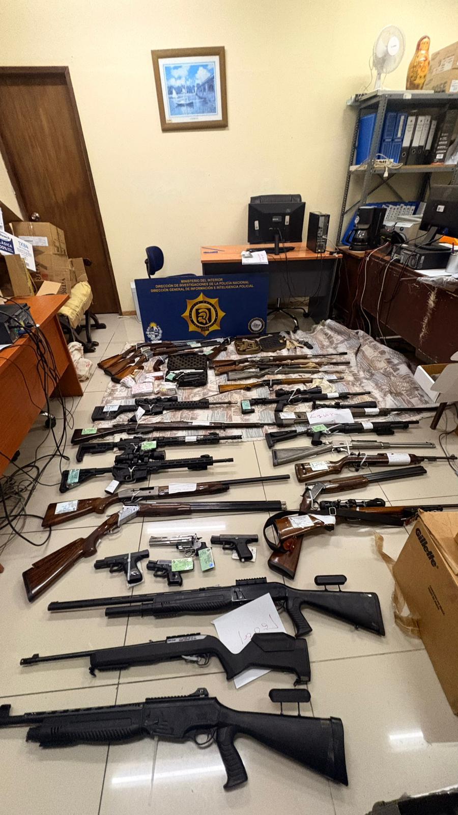 Inteligencia Policial incautó más de 130 armas y 57.000 municiones en ...