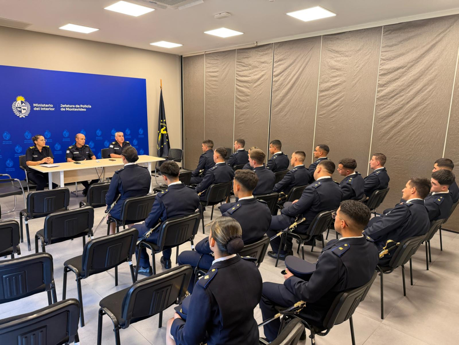 Oficiales Ayudantes de la 76° promoción comienzan en sus nuevos ...