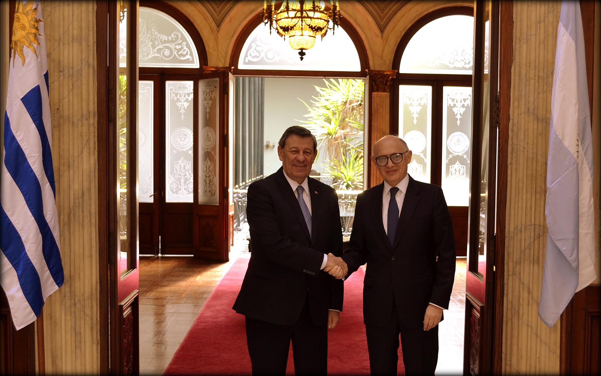 Encuentro entre el señor Canciller de Uruguay, Rodolfo Nin Novoa y el ...