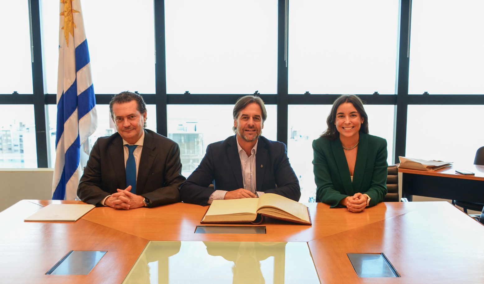 Rodrigo Ferrés y Mariana Cabrera asumieron nuevos cargos en la ...