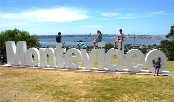 Cartel con letras “Montevideo” contribuye a reposicionar al Cerro en ...